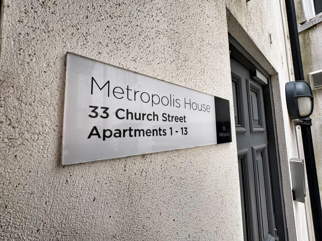 Metropolis House - Morgan Douglas